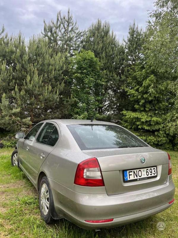 Brūns Skoda Octavia 2012 Viļņa, ar dzinēja tilpumu 1.20 L un nobraukumu 256 tūkst. km par 3000 €, foto 3 vietnē AUTOMOTO.COM.LV