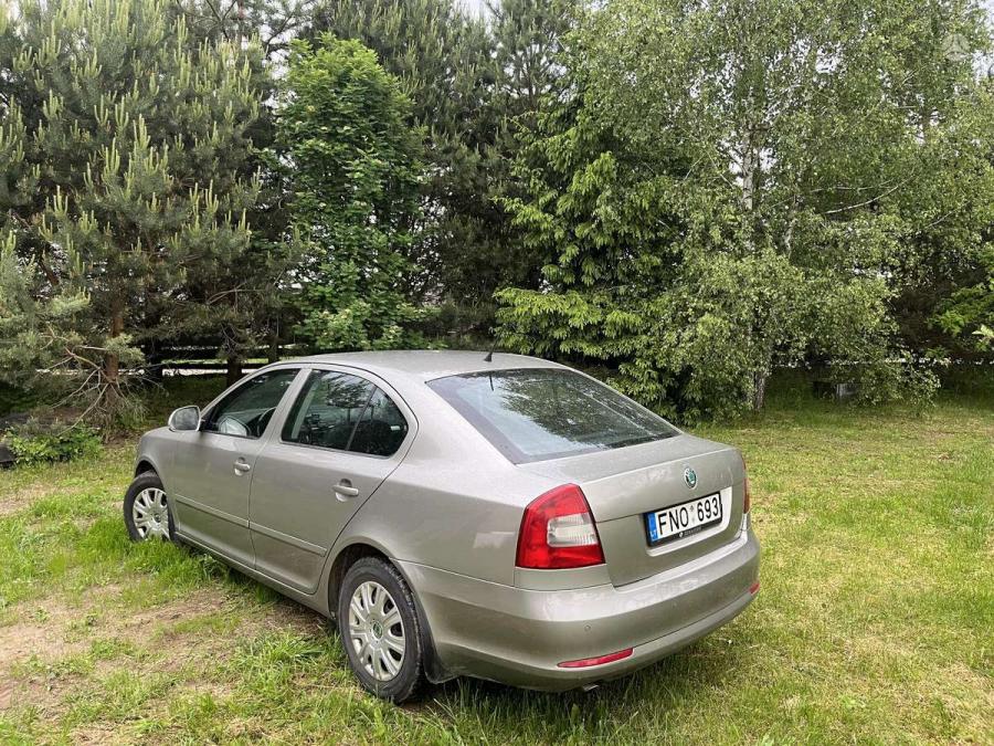 Brūns Skoda Octavia 2012 Viļņa, ar dzinēja tilpumu 1.20 L un nobraukumu 256 tūkst. km par 3000 €, foto 5 vietnē AUTOMOTO.COM.LV