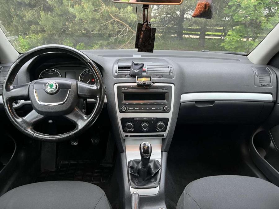 Brūns Skoda Octavia 2012 Viļņa, ar dzinēja tilpumu 1.20 L un nobraukumu 256 tūkst. km par 3000 €, foto 6 vietnē AUTOMOTO.COM.LV