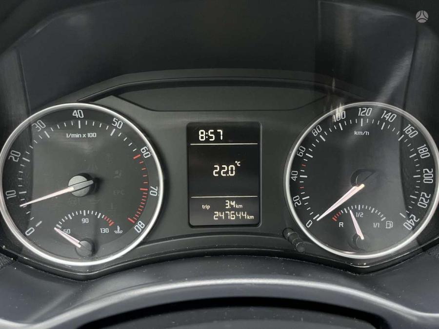 Brūns Skoda Octavia 2012 Viļņa, ar dzinēja tilpumu 1.20 L un nobraukumu 256 tūkst. km par 3000 €, foto 9 vietnē AUTOMOTO.COM.LV