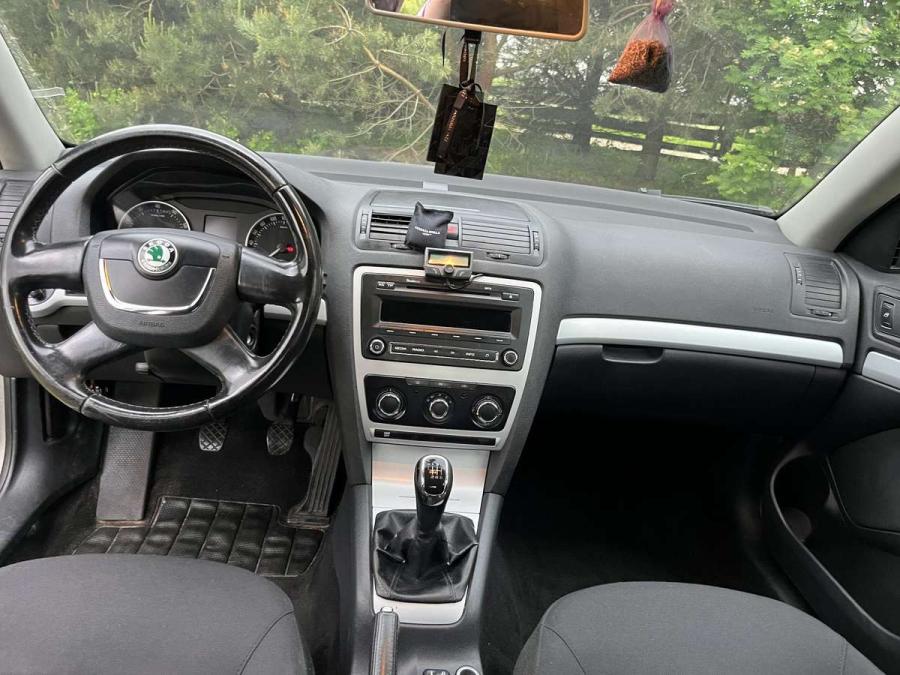 Brūns Skoda Octavia 2012 Viļņa, ar dzinēja tilpumu 1.20 L un nobraukumu 256 tūkst. km par 3000 €, foto 10 vietnē AUTOMOTO.COM.LV