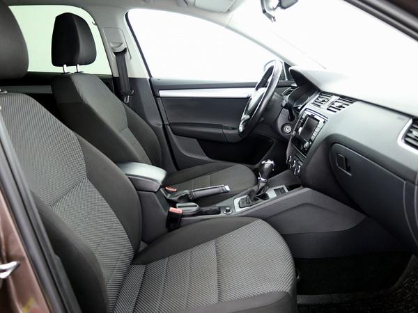 Brown Skoda Octavia 2013 in Tallinn, with an engine capacity of 1.40 L and mileage of 165 thousand km for 4999 €, photo 6 on AUTOMOTO.COM.LV