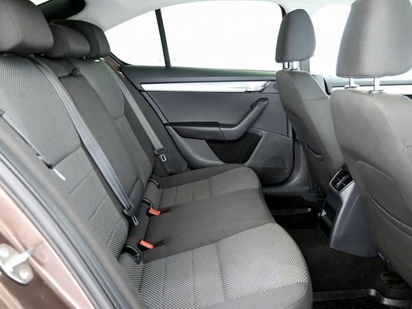 Brown Skoda Octavia 2013 in Tallinn, with an engine capacity of 1.40 L and mileage of 165 thousand km for 4999 €, photo 7 on AUTOMOTO.COM.LV