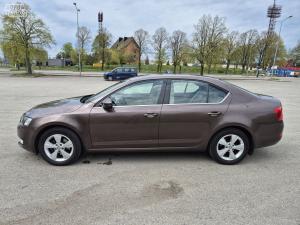 Brown Skoda Octavia 2014 in Klaipeda, with an engine capacity of 2.00 L and mileage of 100 thousand km for 8000 €, photo 4 on AUTOMOTO.COM.LV