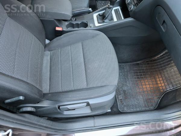 Brown Skoda Octavia 2015 in Riga, with an engine capacity of 1.60 L and mileage of 177 thousand km for 5500 €, photo 11 on AUTOMOTO.COM.LV