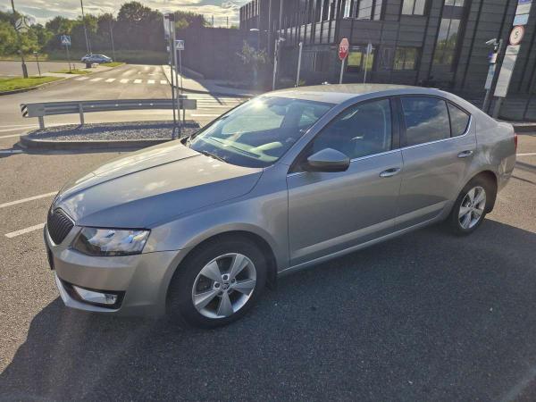 Brūns Skoda Octavia 2015 Viļņa, ar dzinēja tilpumu 1.60 L un nobraukumu 232 tūkst. km par 6000 €, foto 2 vietnē AUTOMOTO.COM.LV