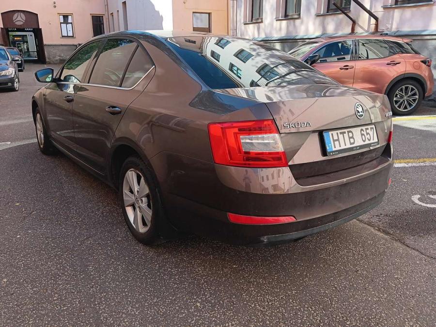 Коричневый Шкода Октавия 2015 в Вильнюс, объемом двигателя 1.90 л и пробегом 114 тыс. км за 5000 €, фото 5 на AUTOMOTO.COM.LV