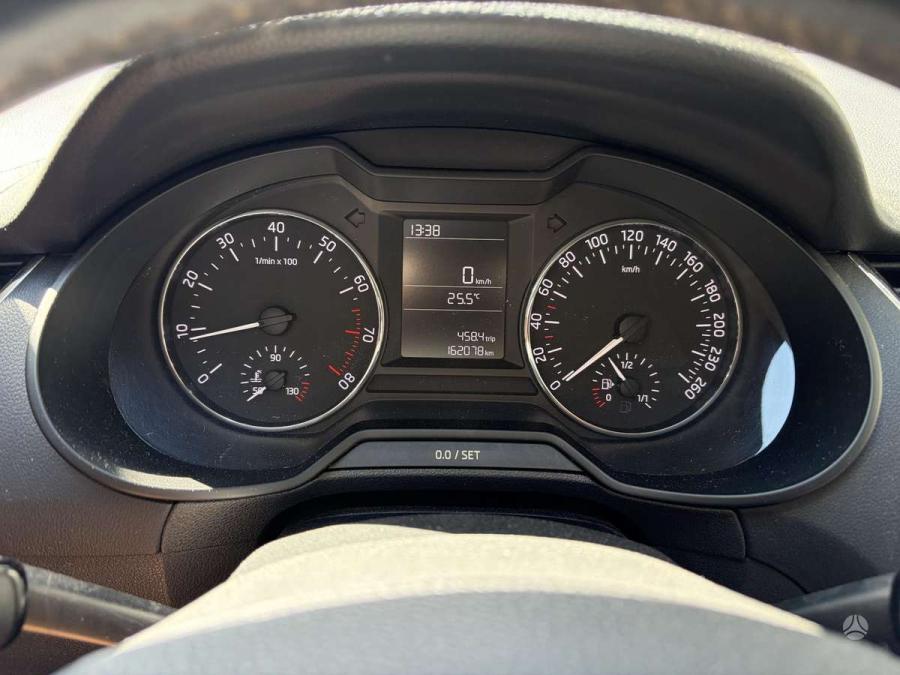 Brūns Skoda Octavia 2016 Viļņa, ar dzinēja tilpumu 1.40 L un nobraukumu 162 tūkst. km par 6800 €, foto 12 vietnē AUTOMOTO.COM.LV
