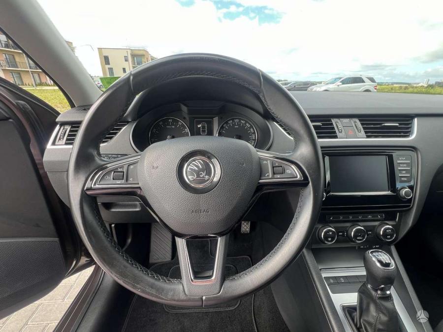 Brown Skoda Octavia 2016 in Klaipeda, with an engine capacity of 1.40 L and mileage of 135 thousand km for 11300 €, photo 21 on AUTOMOTO.COM.LV