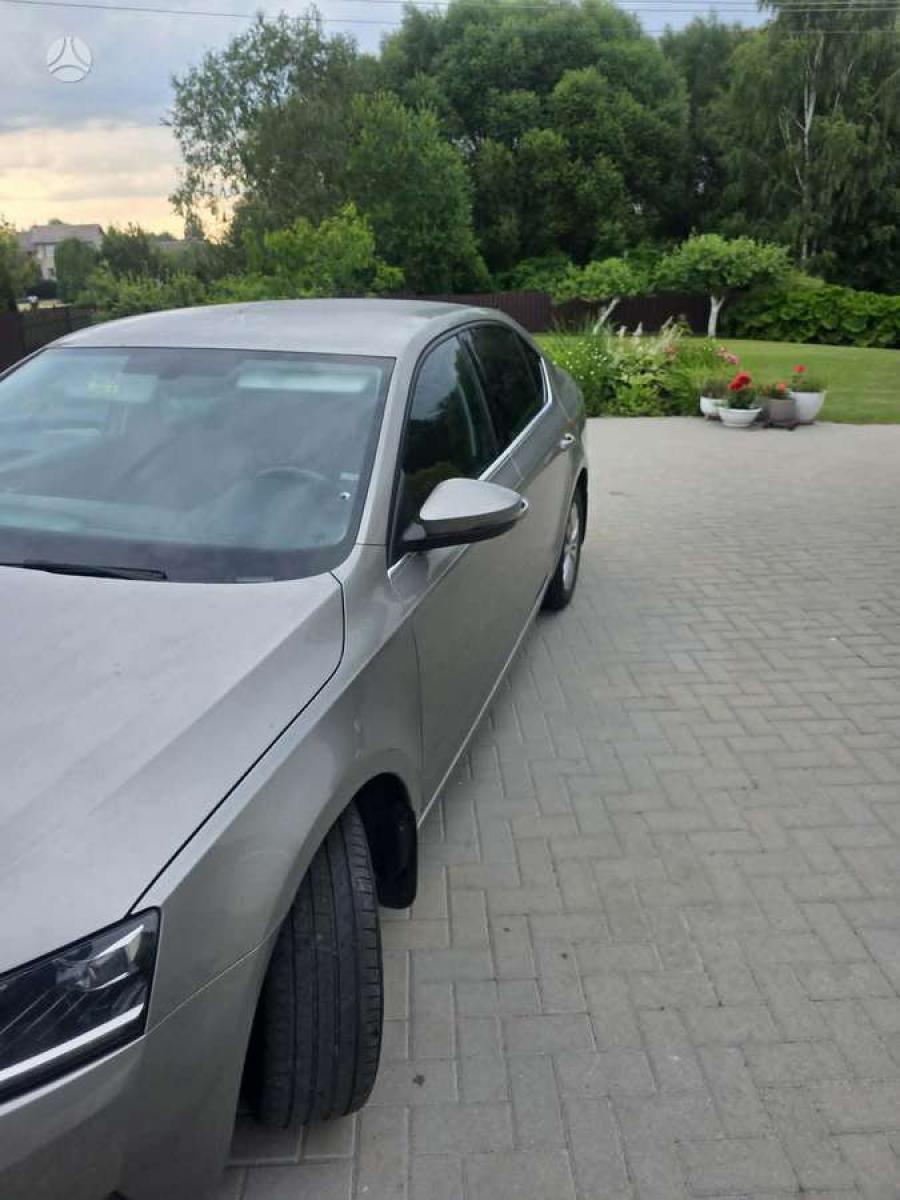 Brown Skoda Octavia 2017 in Kaisiadorys, with an engine capacity of 1.60 L and mileage of 352 thousand km for 4500 €, photo 4 on AUTOMOTO.COM.LV