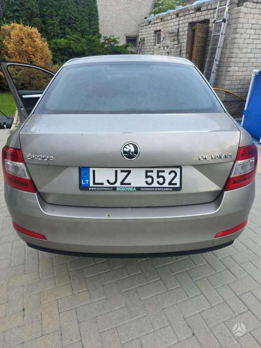 Brown Skoda Octavia 2017 in Kaisiadorys, with an engine capacity of 1.60 L and mileage of 352 thousand km for 4500 €, photo 6 on AUTOMOTO.COM.LV