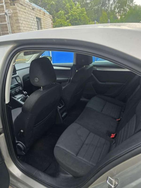 Brown Skoda Octavia 2017 in Kaisiadorys, with an engine capacity of 1.60 L and mileage of 352 thousand km for 4500 €, photo 7 on AUTOMOTO.COM.LV