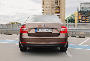 Brown Skoda Octavia 2018 in Vilnius, with an engine capacity of 1.00 L and mileage of 156 thousand km for 8900 €, photo 5 on AUTOMOTO.COM.LV