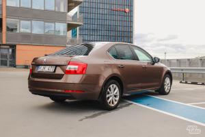 Brown Skoda Octavia 2018 in Vilnius, with an engine capacity of 1.00 L and mileage of 156 thousand km for 8900 €, photo 6 on AUTOMOTO.COM.LV