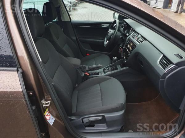 Brown Skoda Octavia 2019 in Riga, with an engine capacity of 1.50 L and mileage of 118 thousand km for 14250 €, photo 10 on AUTOMOTO.COM.LV