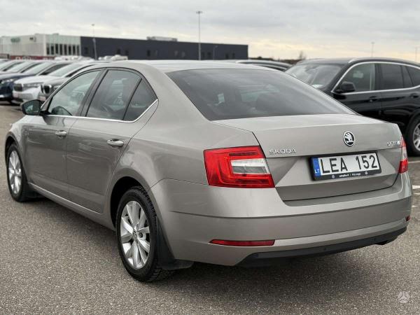 Brown Skoda Octavia 2019 in Vilnius, with an engine capacity of 1.00 L and mileage of 145 thousand km for 9350 €, photo 7 on AUTOMOTO.COM.LV