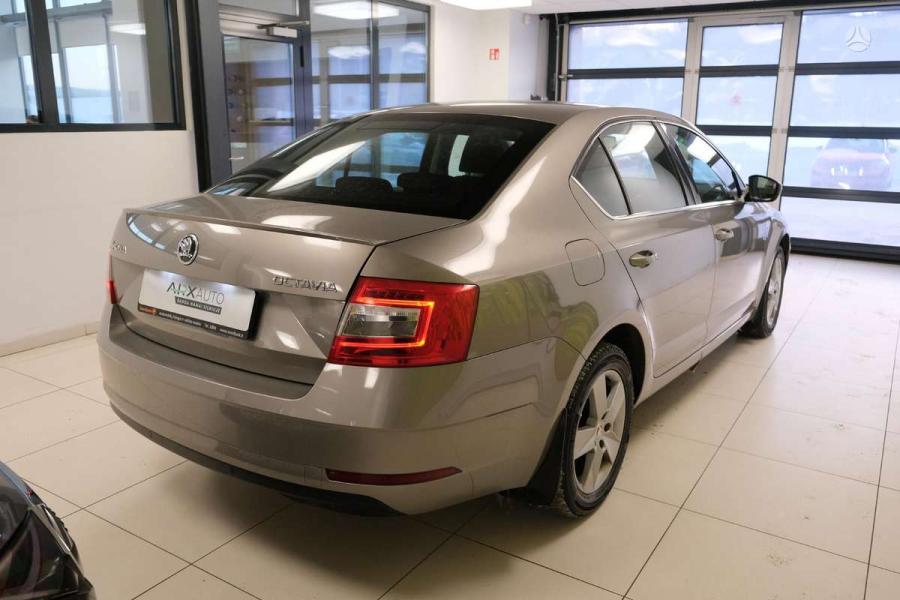 Brown Skoda Octavia 2019 in Vilnius, with an engine capacity of 1.50 L and mileage of 121 thousand km for 10900 €, photo 2 on AUTOMOTO.COM.LV