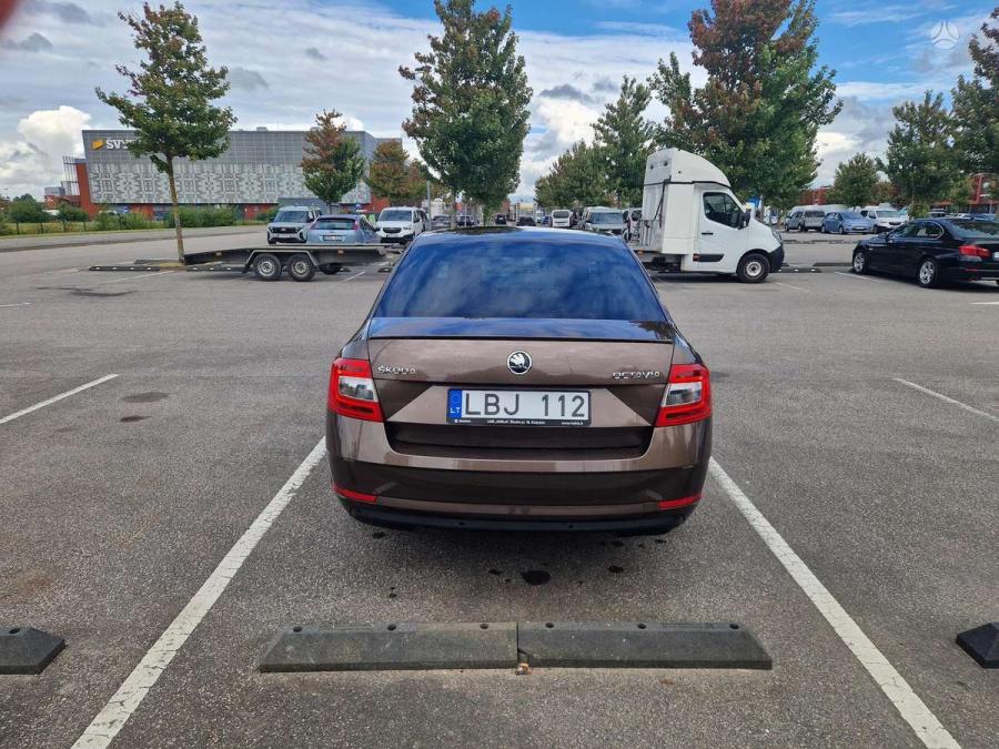 Brown Skoda Octavia 2019 in Klaipeda, with an engine capacity of 1.50 L and mileage of 105 thousand km for 12500 €, photo 5 on AUTOMOTO.COM.LV