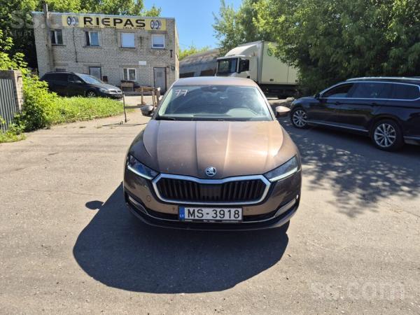 Brown Skoda Octavia 2020 in Riga, with an engine capacity of 2.00 L and mileage of 88 thousand km for 17990 €, photo 3 on AUTOMOTO.COM.LV