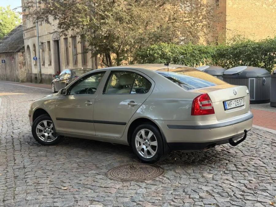 Brūns Skoda Octavia 2005 Cēsis, ar dzinēja tilpumu 2.00 L un nobraukumu 248 tūkst. km par 2290 €, foto 5 vietnē AUTOMOTO.COM.LV