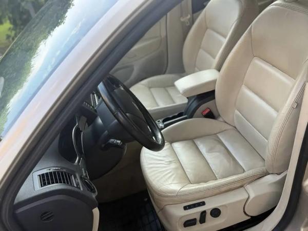 Brown Skoda Octavia 2005 in Cesis, with an engine capacity of 2.00 L and mileage of 248 thousand km for 2290 €, photo 7 on AUTOMOTO.COM.LV