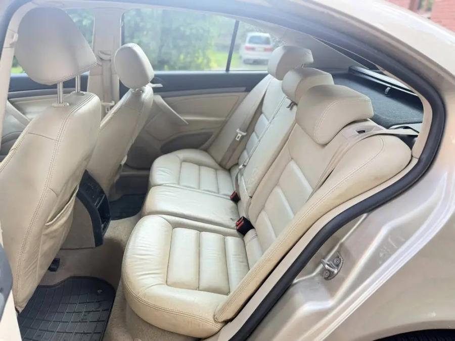 Brūns Skoda Octavia 2005 Cēsis, ar dzinēja tilpumu 2.00 L un nobraukumu 248 tūkst. km par 2290 €, foto 9 vietnē AUTOMOTO.COM.LV