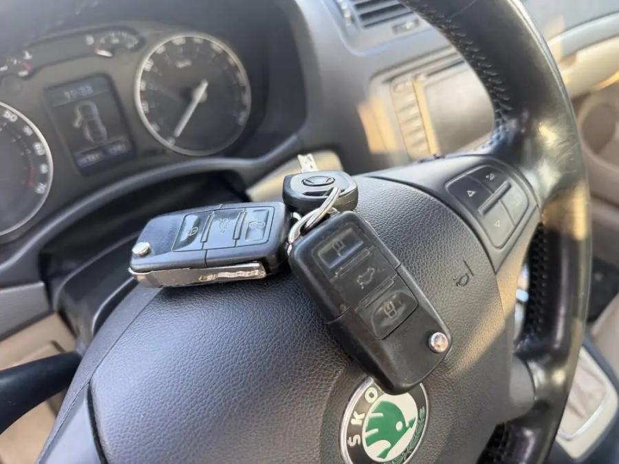 Brūns Skoda Octavia 2005 Cēsis, ar dzinēja tilpumu 2.00 L un nobraukumu 248 tūkst. km par 2290 €, foto 20 vietnē AUTOMOTO.COM.LV