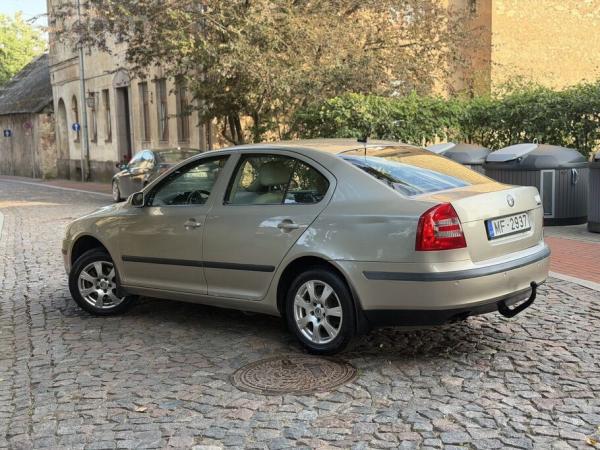 Brown Skoda Octavia 2005 in Cesis, with an engine capacity of 2.00 L and mileage of 248 thousand km for 2290 €, photo 8 on AUTOMOTO.COM.LV