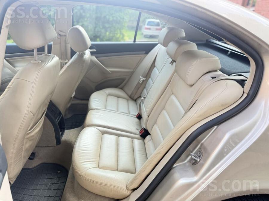 Brūns Skoda Octavia 2005 Cēsis, ar dzinēja tilpumu 2.00 L un nobraukumu 248 tūkst. km par 2290 €, foto 16 vietnē AUTOMOTO.COM.LV