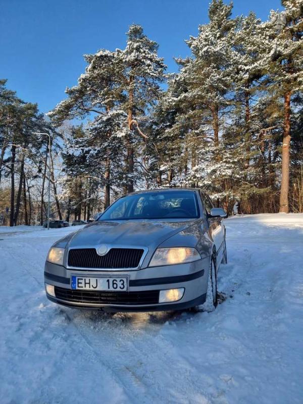 Brown Skoda Octavia 2007 in Vilnius, with an engine capacity of 1.90 L and mileage of 417 thousand km for 2100 €, photo 1 on AUTOMOTO.COM.LV