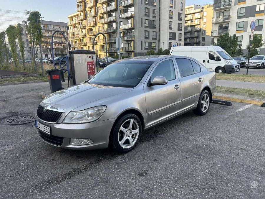 Brown Skoda Octavia 2009 in Vilnius, with an engine capacity of 1.90 L and mileage of 308 thousand km for 950 €, photo 1 on AUTOMOTO.COM.LV