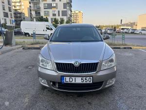 Brown Skoda Octavia 2009 in Vilnius, with an engine capacity of 1.90 L and mileage of 308 thousand km for 950 €, photo 3 on AUTOMOTO.COM.LV