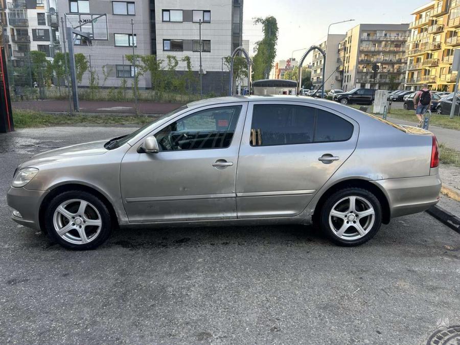 Brown Skoda Octavia 2009 in Vilnius, with an engine capacity of 1.90 L and mileage of 308 thousand km for 950 €, photo 9 on AUTOMOTO.COM.LV