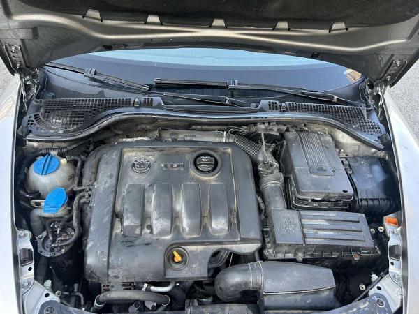 Brown Skoda Octavia 2009 in Vilnius, with an engine capacity of 1.90 L and mileage of 308 thousand km for 950 €, photo 9 on AUTOMOTO.COM.LV