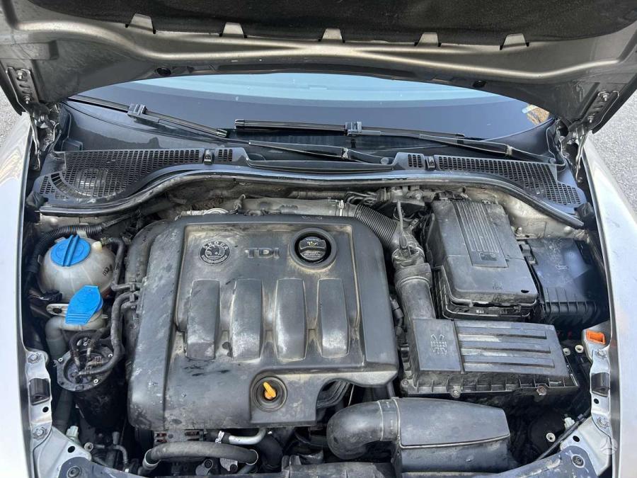 Brown Skoda Octavia 2009 in Vilnius, with an engine capacity of 1.90 L and mileage of 308 thousand km for 950 €, photo 10 on AUTOMOTO.COM.LV