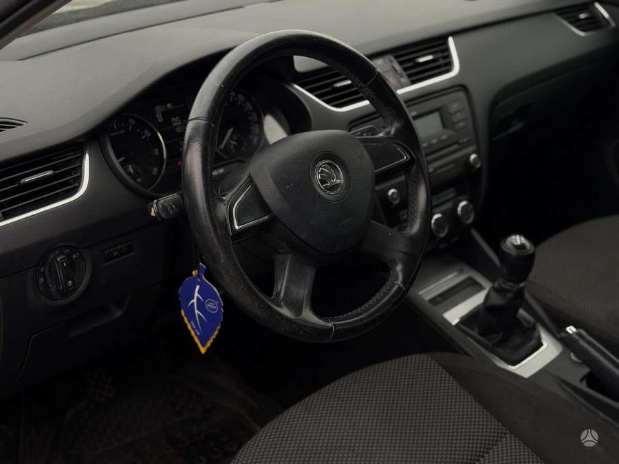 Brown Skoda Octavia 2013 in Vilnius, with an engine capacity of 1.40 L and mileage of 251 thousand km for 2500 €, photo 7 on AUTOMOTO.COM.LV