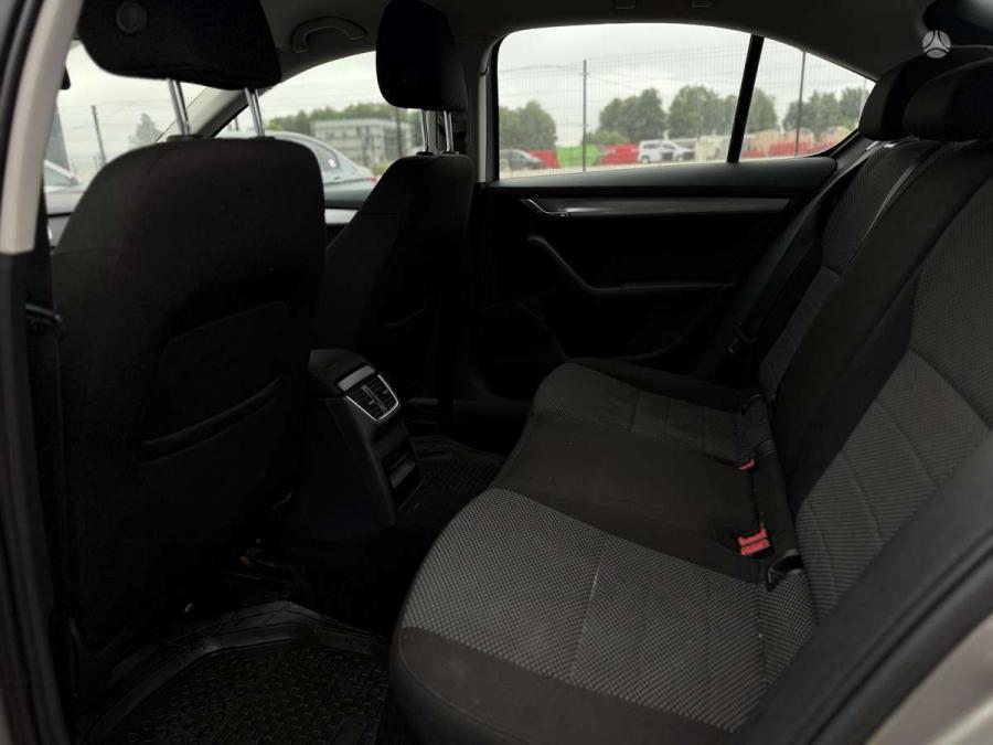 Brown Skoda Octavia 2013 in Vilnius, with an engine capacity of 1.40 L and mileage of 251 thousand km for 2500 €, photo 8 on AUTOMOTO.COM.LV