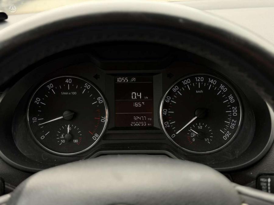 Brown Skoda Octavia 2013 in Vilnius, with an engine capacity of 1.40 L and mileage of 251 thousand km for 2500 €, photo 15 on AUTOMOTO.COM.LV
