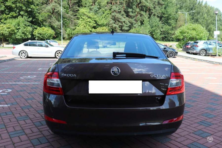 Brown Skoda Octavia 2013 in Vilnius, with an engine capacity of 1.97 L and mileage of 146 thousand km for 6800 €, photo 5 on AUTOMOTO.COM.LV