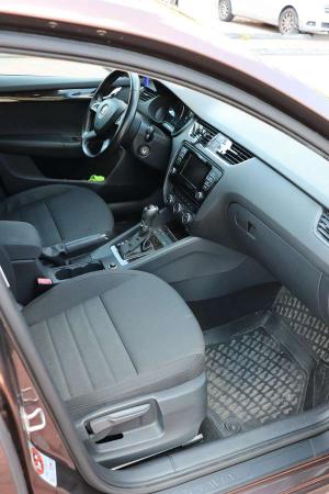 Brown Skoda Octavia 2013 in Vilnius, with an engine capacity of 1.97 L and mileage of 146 thousand km for 6800 €, photo 11 on AUTOMOTO.COM.LV