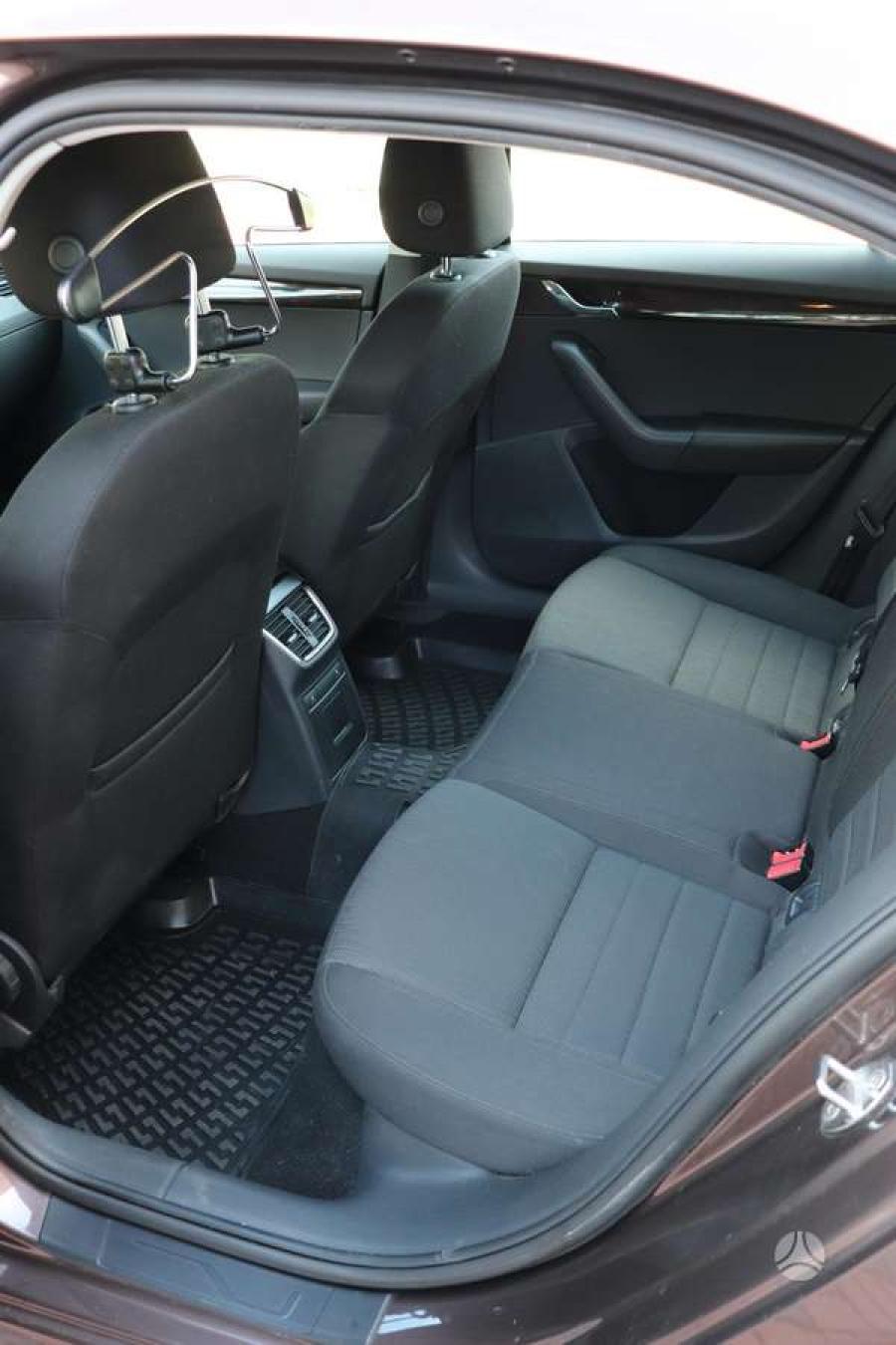 Brown Skoda Octavia 2013 in Vilnius, with an engine capacity of 1.97 L and mileage of 146 thousand km for 6800 €, photo 14 on AUTOMOTO.COM.LV