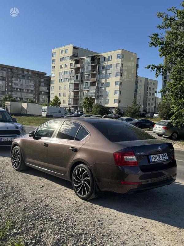 Brown Skoda Octavia 2013 in Vilnius, with an engine capacity of 1.60 L and mileage of 175 thousand km for 6700 €, photo 1 on AUTOMOTO.COM.LV