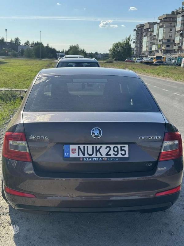 Brown Skoda Octavia 2013 in Vilnius, with an engine capacity of 1.60 L and mileage of 175 thousand km for 6700 €, photo 2 on AUTOMOTO.COM.LV