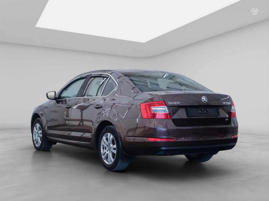 Brown Skoda Octavia 2014 in Kaunas, with an engine capacity of 1.60 L and mileage of 220 thousand km for 6190 €, photo 3 on AUTOMOTO.COM.LV