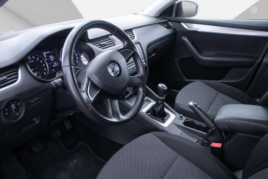 Brown Skoda Octavia 2014 in Kaunas, with an engine capacity of 1.60 L and mileage of 220 thousand km for 6190 €, photo 6 on AUTOMOTO.COM.LV