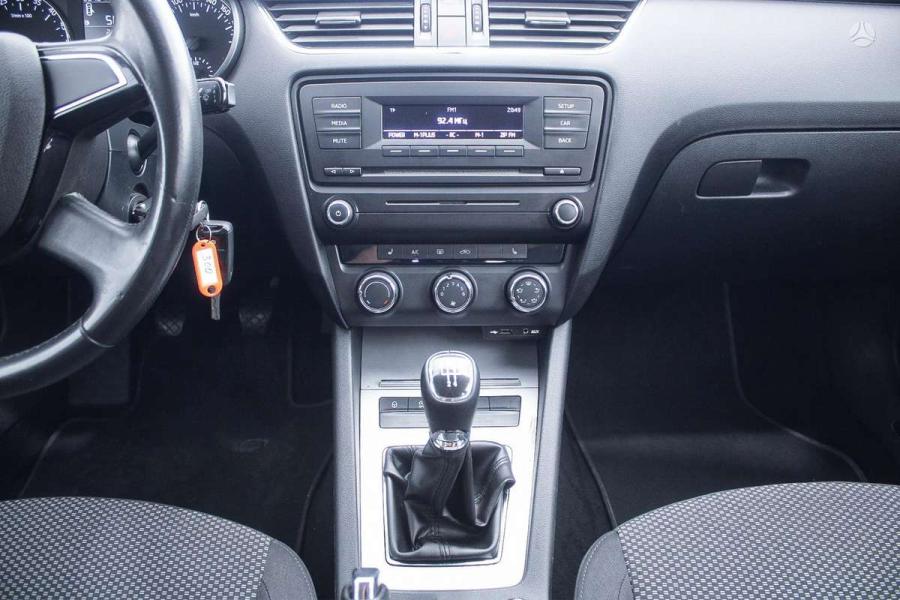 Brown Skoda Octavia 2014 in Kaunas, with an engine capacity of 1.60 L and mileage of 220 thousand km for 6190 €, photo 9 on AUTOMOTO.COM.LV