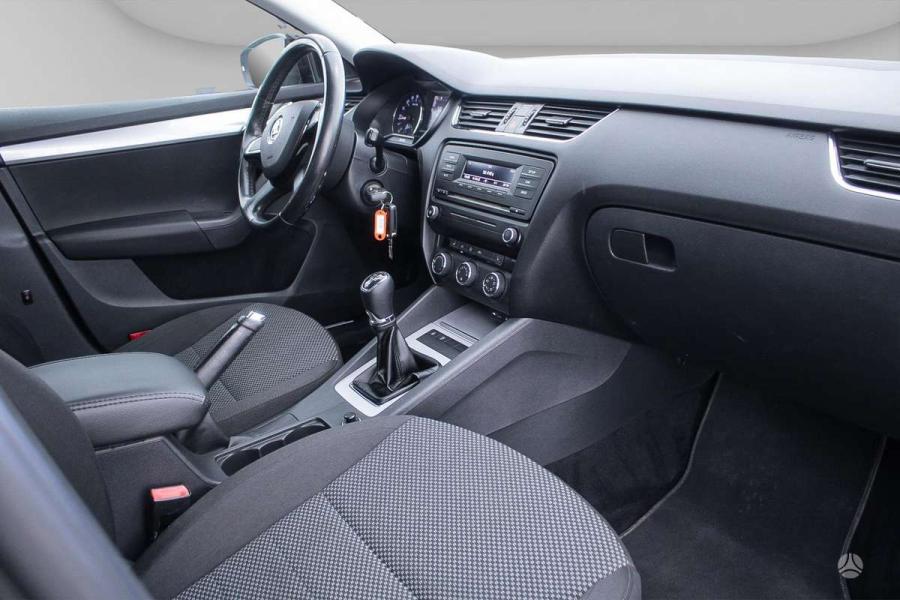 Brown Skoda Octavia 2014 in Kaunas, with an engine capacity of 1.60 L and mileage of 220 thousand km for 6190 €, photo 10 on AUTOMOTO.COM.LV