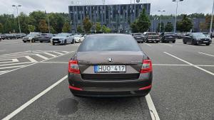 Brūns Skoda Octavia 2015 Viļņa, ar dzinēja tilpumu 1.60 L un nobraukumu 200 tūkst. km par 6500 €, foto 4 vietnē AUTOMOTO.COM.LV