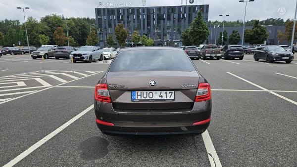 Brūns Skoda Octavia 2015 Viļņa, ar dzinēja tilpumu 1.60 L un nobraukumu 200 tūkst. km par 5490 €, foto 3 vietnē AUTOMOTO.COM.LV