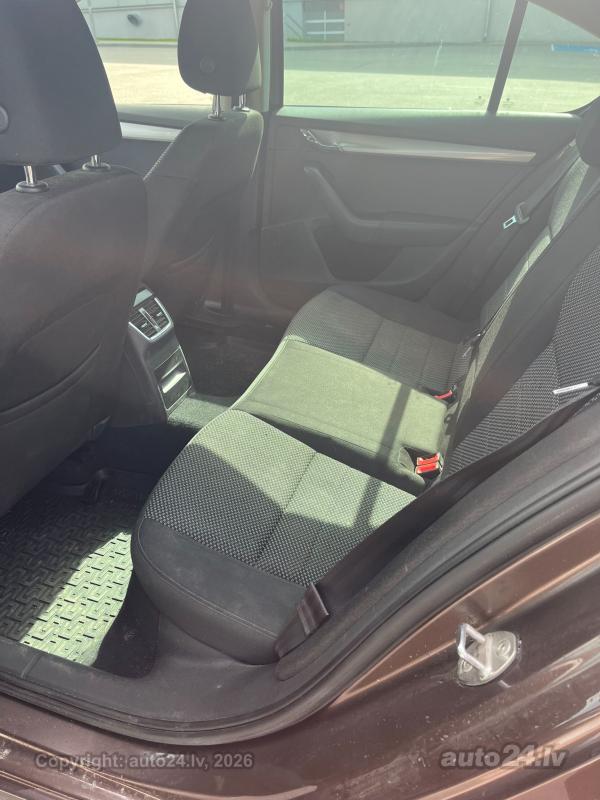 Brown Skoda Octavia 2016 in Tallinn, with an engine capacity of 1.60 L and mileage of 320 thousand km for 7498 €, photo 5 on AUTOMOTO.COM.LV